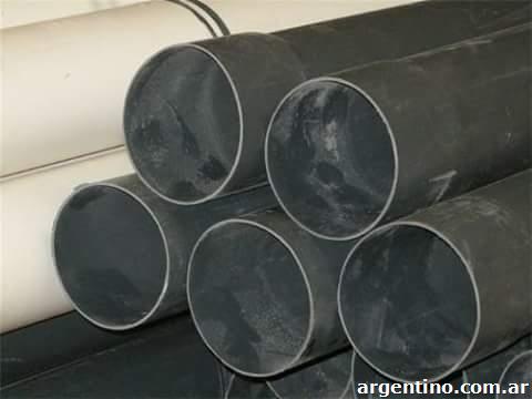 Caños de pvc y tanques de agua en La Matanza